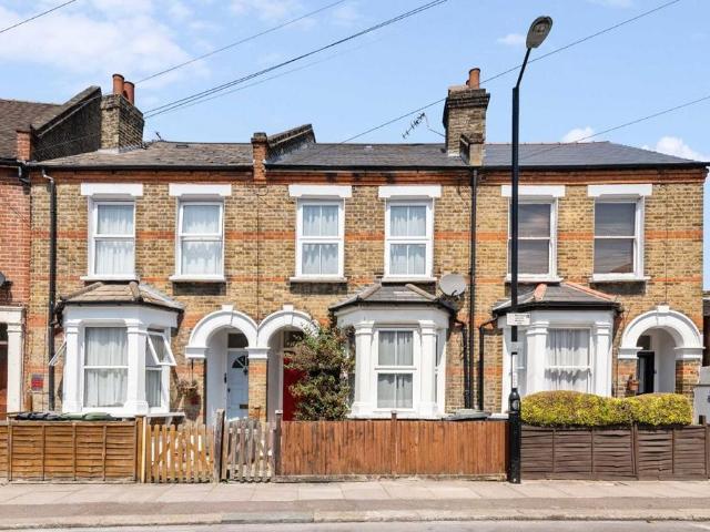 Bradgate Road, London SE6 2 bed house to rent £2,300 pcm £531 pw
