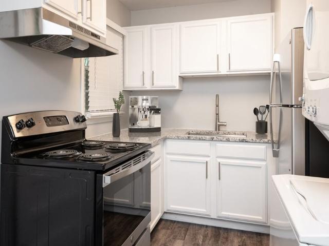 Bradford Commons Townhomes 2 Bedroom Apartment for Rent at 1811 Lookout Lane, Charlotte, NC 28205 Windsor Park