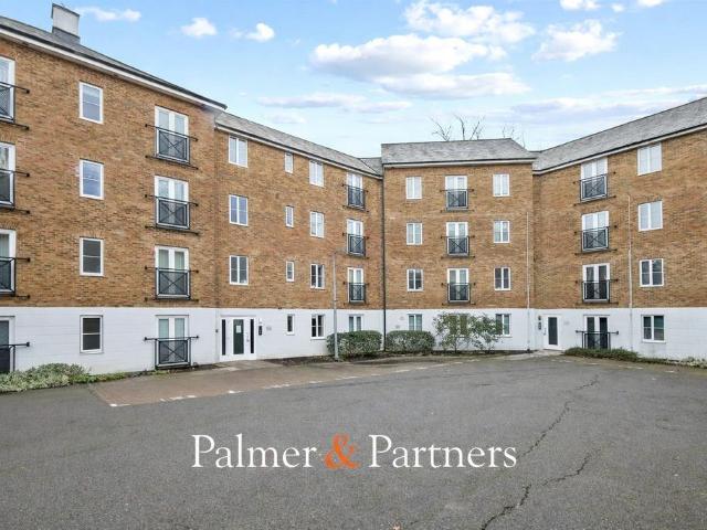Bradford Drive, Colchester, Essex, CO4 2 bed apartment to rent £1,150 pcm £265 pw