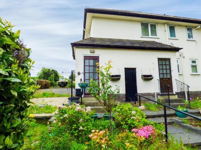 Bradford Old Road, Cottingley BD16, 2 bed flat to rent, £725 pcm | PrimeLocation
