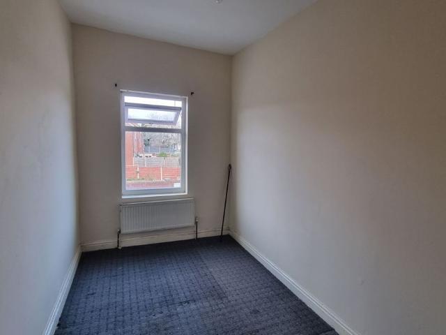 Bradford Road, Manchester M40, 2 bed flat to rent, £850 pcm | PrimeLocation
