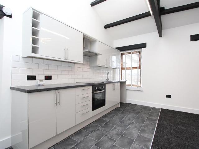 Bradford Road, Birkenshaw, Bradford BD11, 3 bed flat to rent, £875 pcm | PrimeLocation