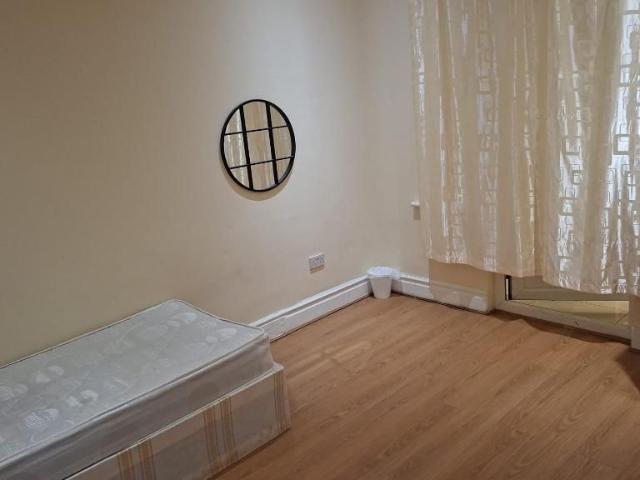 Bradford Road, London IG1, 1 bed detached house to rent, £737 pcm | PrimeLocation
