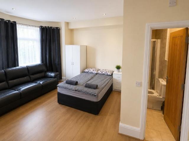 Bradford Road, London IG1, 1 bed terraced house to rent, £975 pcm | PrimeLocation