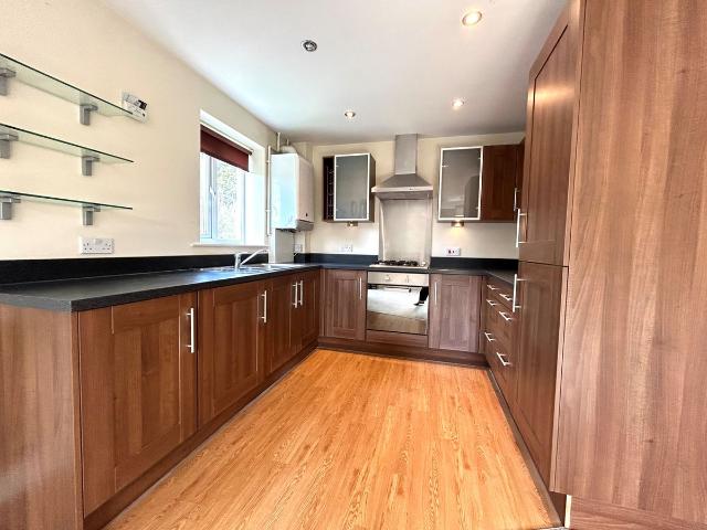 Bradford Road, Wakefield WF1, 2 bed flat to rent, £950 pcm | PrimeLocation