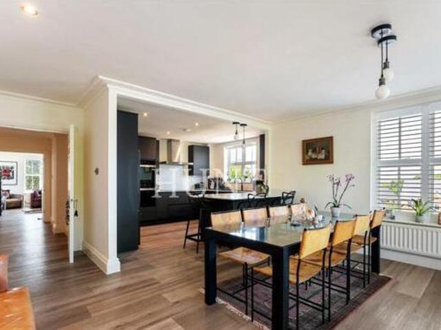 Bradfield House, Repton Park, 3 Bedroom Apartment