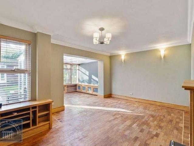 Brading Crescent, Aldersbrook, E11