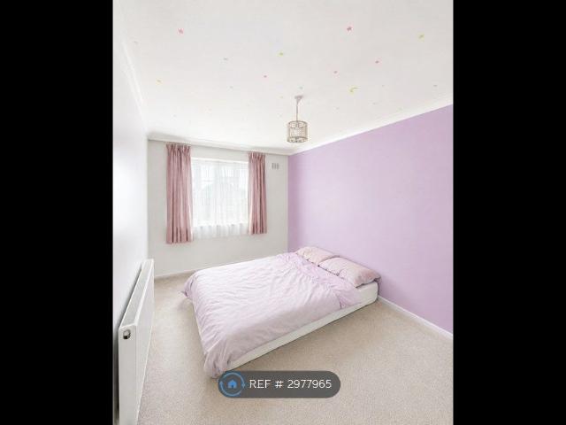Brading Crescent, London E11, 1 bed flat to rent, £1,500 pcm | PrimeLocation