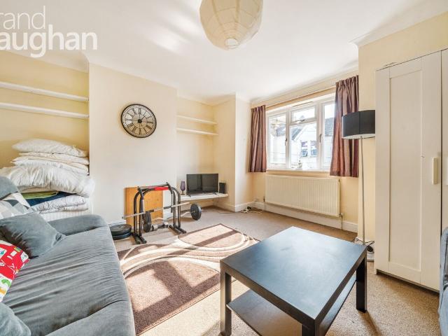 Brading Road, Brighton, East Sussex BN2, 2 bed maisonette to rent, £1,750 pcm | PrimeLocation