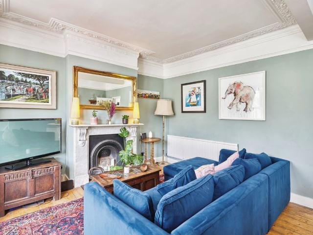 Brading Road SW2, 3 bed flat to rent, £3,250 pcm | PrimeLocation