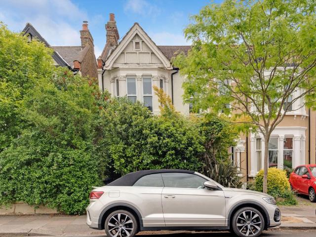 Bradley Gardens, West Ealing W13, 2 bed flat to rent, £1,976 pcm | PrimeLocation