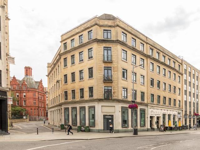 Bradley House, St. Stephens Avenue. 1 bed flat to rent £1,000 pcm £231 pw
