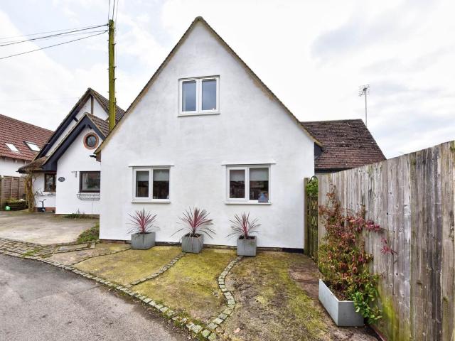 Bradley Road, Nuffield RG9, 1 bed semi detached house to rent, £1,500 pcm | PrimeLocation
