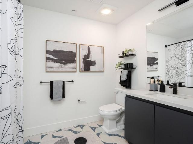 Bradley 43 Studio Apartment for Rent at 3450 W 43rd St, Los Angeles, CA 90008 Congress West