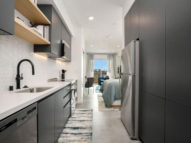 Bradley 43 Studio Apartment for Rent at 3450 W 43rd St, Los Angeles, CA 90008 Congress West