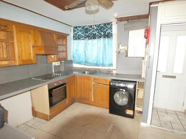 Bradstock Road, London E9 2 bed flat to rent £2,200 pcm £508 pw