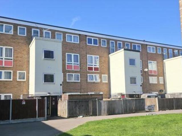 Bradwell Avenue, Dagenham, 3 Bedroom Flat