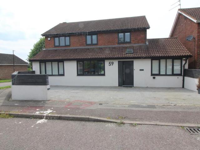 Bradvue Crescent, Bradville, Milton. 5 bed detached house to rent £2,250 pcm £519 pw