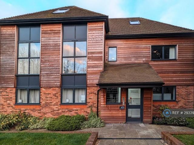 Braeburn Court, London, N14 2 bed penthouse to rent £2,495 pcm £576 pw