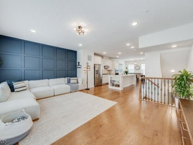 Braeburn Ct, Livingston, Condo For Sale