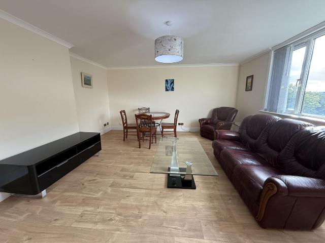 Braehead Road, Cumbernauld G67, 3 bed flat to rent, £825 pcm | PrimeLocation