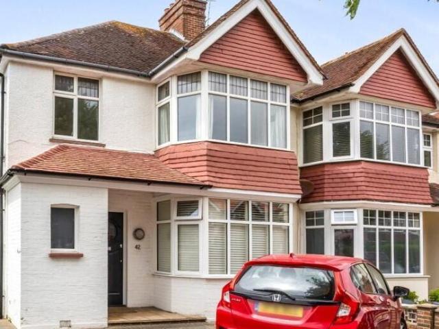 Braemore Road, Hove BN3 2 bed flat to rent £1,950 pcm £450 pw