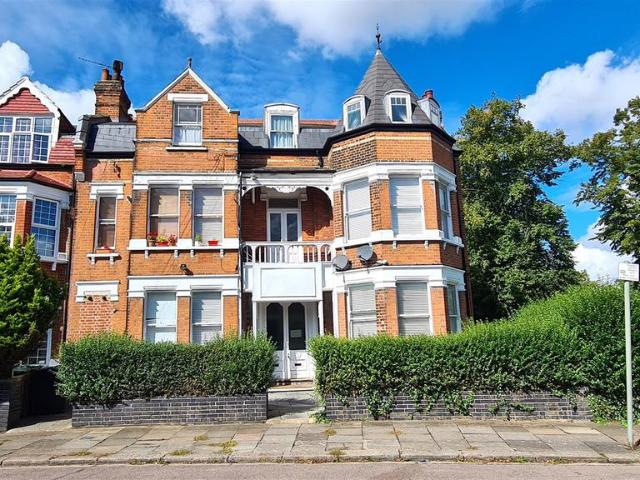 Braemar Avenue, Wood Green N22 2 bed flat to rent £1,750 pcm £404 pw