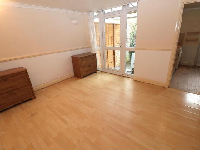 Braemar Avenue, London NW10, 1 bed flat to rent, £1,300 pcm | PrimeLocation