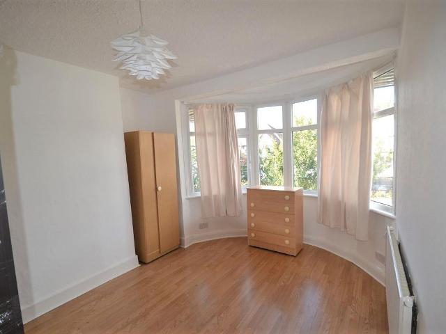 Braemar Avenue, London NW10, 1 bed flat to rent, £1,375 pcm | PrimeLocation