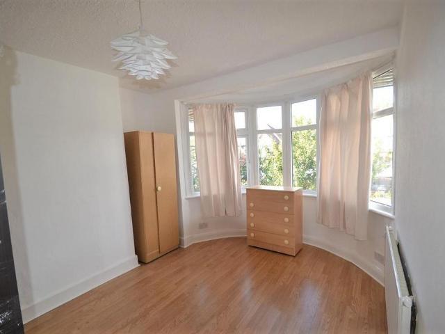 Braemar Avenue, London, NW10 1 bed flat to rent £1,375 pcm £317 pw