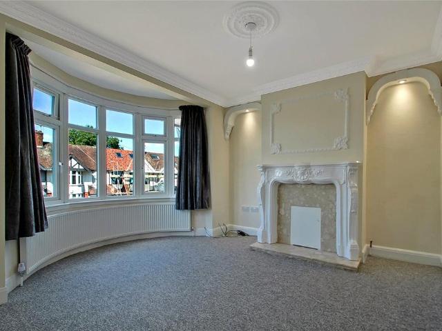 Braemar Avenue, London, NW10 2 bed apartment to rent £1,450 pcm £335 pw