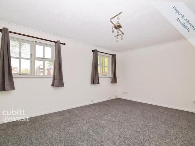 Braemar Avenue, South Croydon CR2 Ground floor flat to rent £1,050 pcm £242 pw