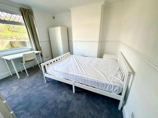 Braemar Crescent, Bristol BS7 7 bed house to rent £3,950 pcm £912 pw