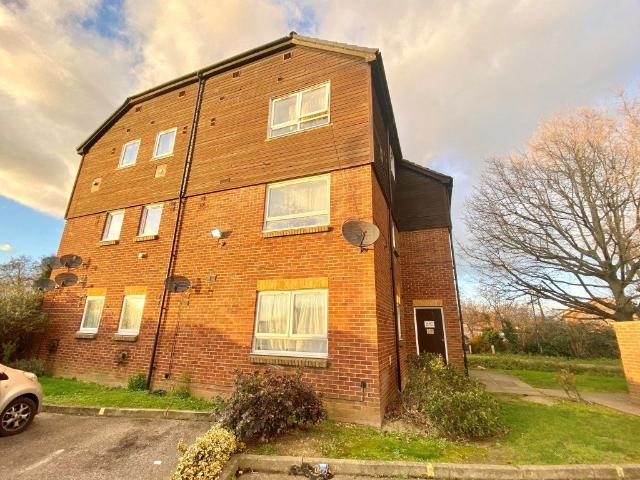 Braemar Gardens, Cippenham, Slough SL1, 1 bed flat to rent, £950 pcm | PrimeLocation