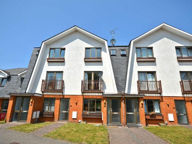 Braeside, Binfield, Bracknell RG12, 2 bed flat to rent, £1,350 pcm | PrimeLocation