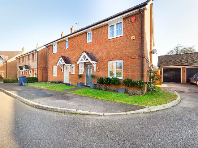 Braeside, Naphill, High Wycombe, Buckinghamshire HP14, 4 bed semi detached house to rent, £2,850 pcm | PrimeLocation