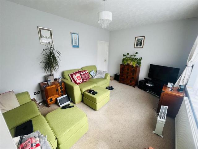 Brainsfield, Bristol, BS9 3 bed semi detached house to rent £2,100 pcm £485 pw