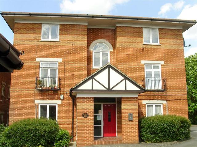 Braithwaite Court, Alwyn Gardens, Hendon 2 bed apartment to rent £1,850 pcm £427 pw