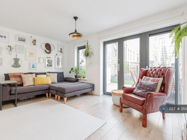 Bramah Road, London, SW9 3 bed terraced house to rent £3,900 pcm £900 pw