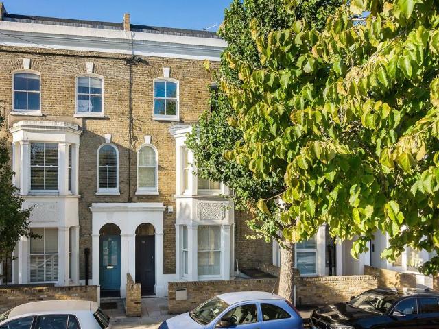 Bramber Road, Barons Court, London, W14 1 bed flat to rent £2,384 pcm £550 pw