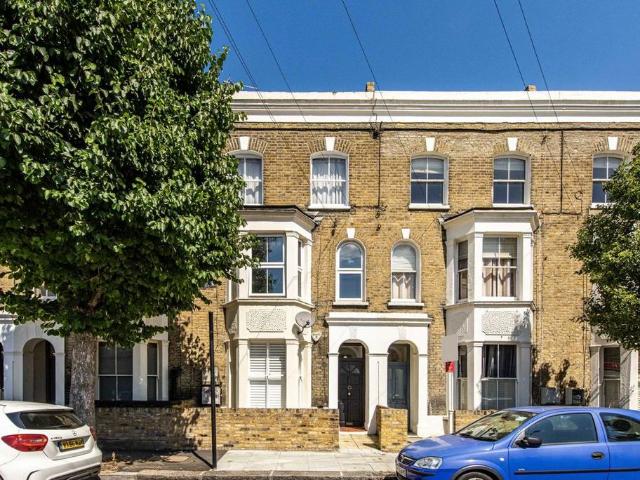 Bramber Road, London W14 2 bed flat to rent £2,750 pcm £635 pw