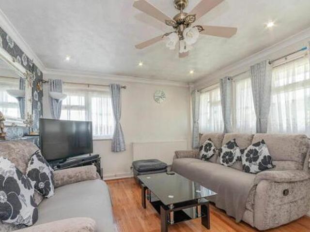 Bramble Close, Croydon, 2 Bedroom Flat