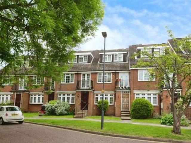Bramble Close, Edgware, 2 Bedroom Maisonette