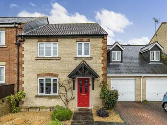 Bramble Way, Common Road, 4 Bedroom Semi detached