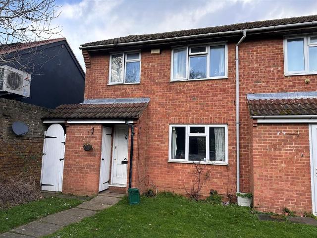 Brambles Farm Drive, Uxbridge UB10, 3 bed shared accommodation to rent, £1,800 pcm | PrimeLocation