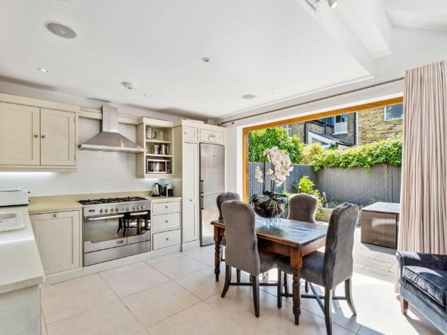 Bramford Road, London 3 bed terraced house to rent £6,000 pcm £1,385 pw