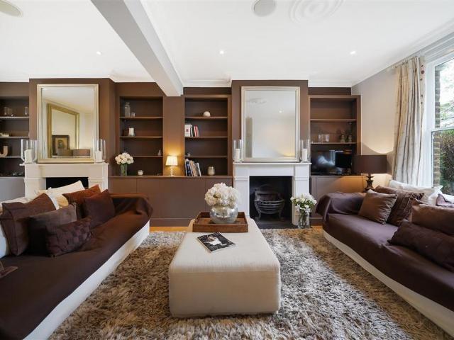 Bramford Road, SW18 3 bed terraced house to rent £6,000 pcm £1,385 pw