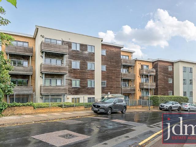Bramhope Lane, London, SE7 2 bed apartment to rent £1,999 pcm £461 pw