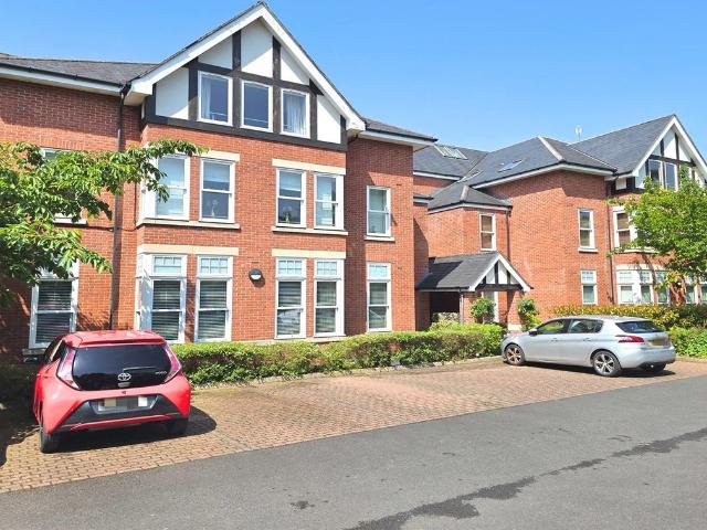 Bramhall Lane, Stockport SK3, 2 bed flat to rent, £1,100 pcm | PrimeLocation