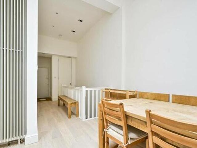 Bramham Gardens, Earls Court, 2 Bedroom Flat